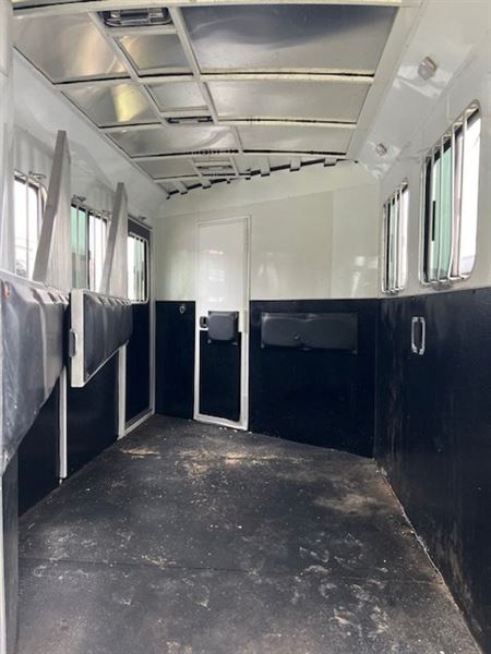 2024 Bison Trailers Ranger 3 horse w/ 6' living quarters