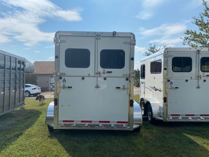 2023 Adam Trailers Julite 743 2 Horse Straightload Mangers