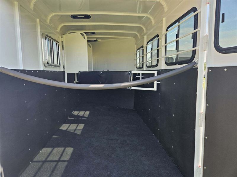 2024 Bee Chief 3 Horse Fully Enclosed Bumper Pull