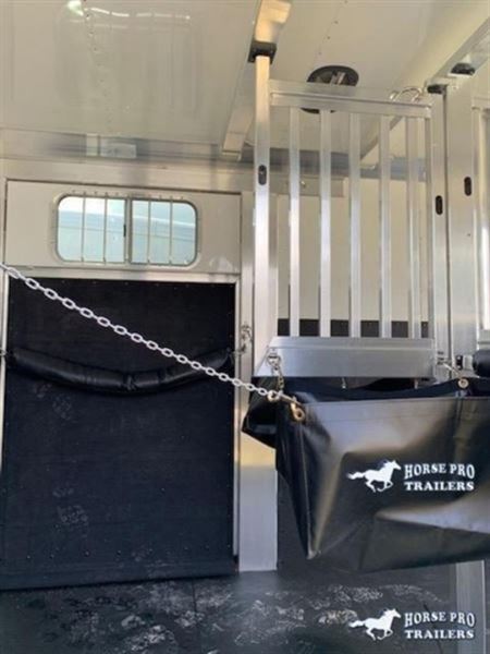 2026 4-Star Trailers 2 Horse Straight Load Side Ramp Bumper Pull