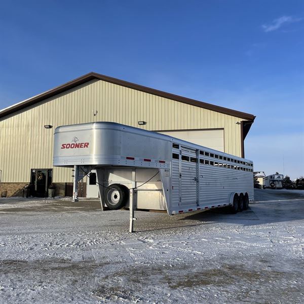 2020 Sooner Livestock Trailer 32 FT W/ 3 Compartments