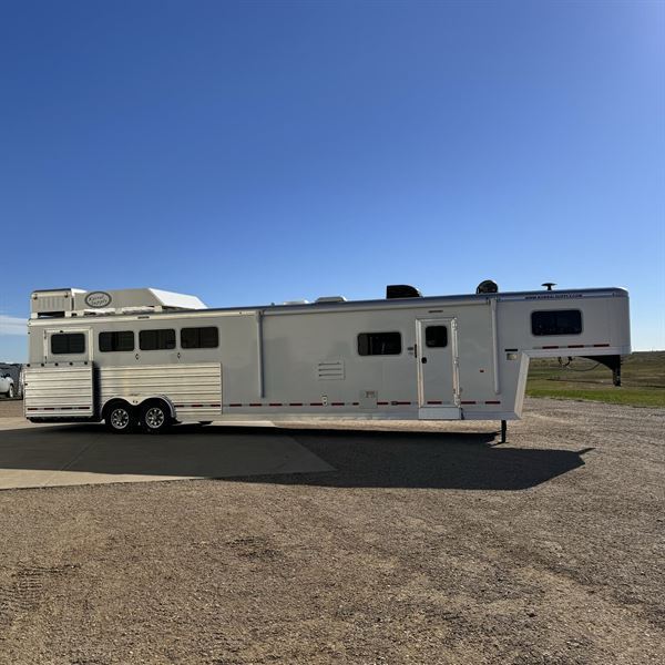 2022 Logan Coach 4H LQ - SLIDE OUT - SIDE LOAD- FULL REAR TACK