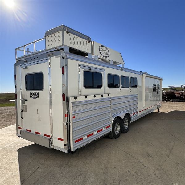 2022 Logan Coach 4H LQ - SLIDE OUT - SIDE LOAD- FULL REAR TACK