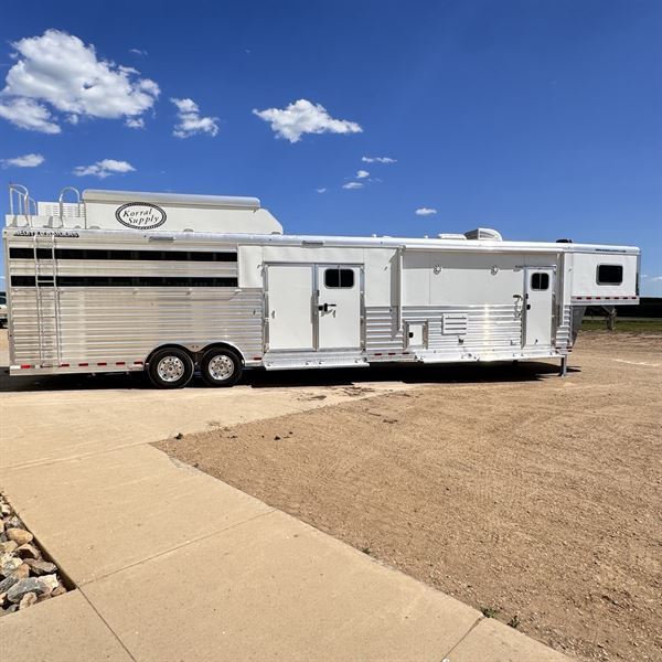 2025 Elite Trailers Stockback -Trainer Tack - Signature Quarters LQ