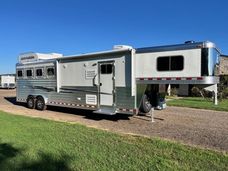 2025 Elite 4 Horse 10'8'' Living Quarter with Generator