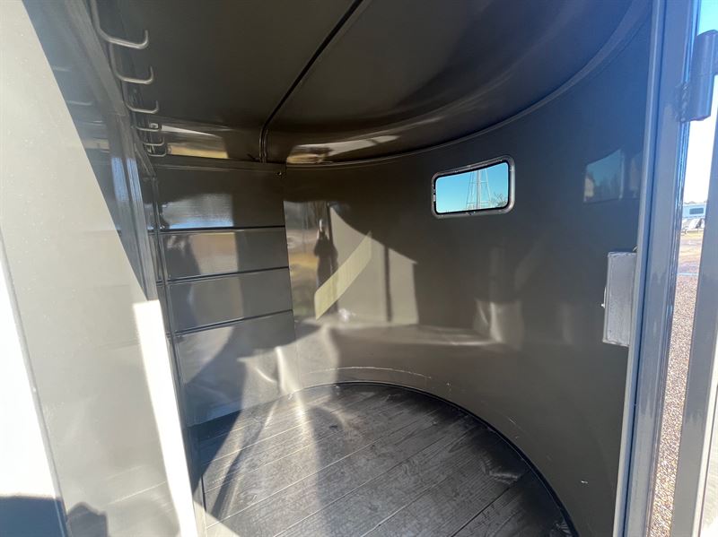 2025 Calico Trailers 6 Pen Low Pro with Front Tack