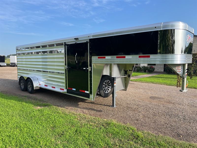 2025 Exiss 21' Show Cattle with Side Ramp