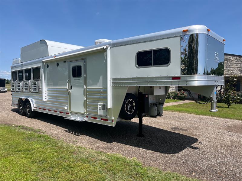 2022 Platinum 4 Horse 10ft Living Quarter with Haypod