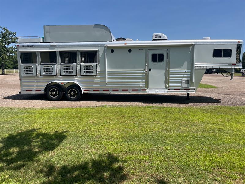 2022 Platinum 4 Horse 10ft Living Quarter with Haypod