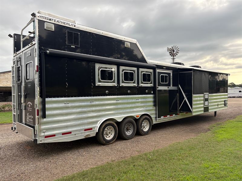 2016 Featherlite 4 Horse Rev Load 18' Lq