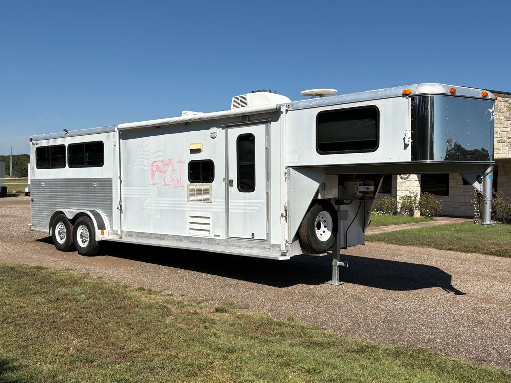 2000 Star lite 3 Horse 10' Living Quarter