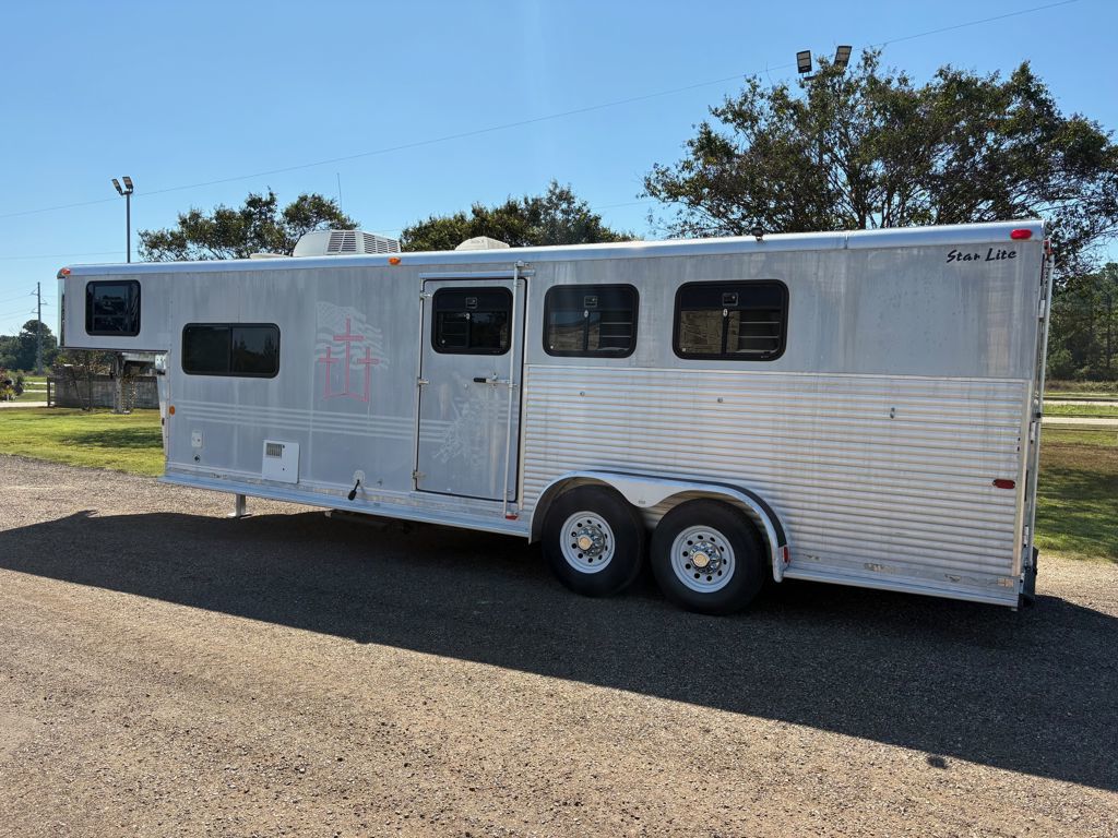 2000 Star lite 3 Horse 10' Living Quarter