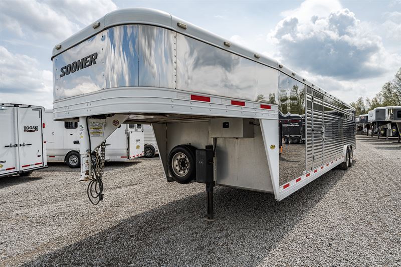 2017 SOONER TRAILERS 32' SHOW CATTLE TRAILER