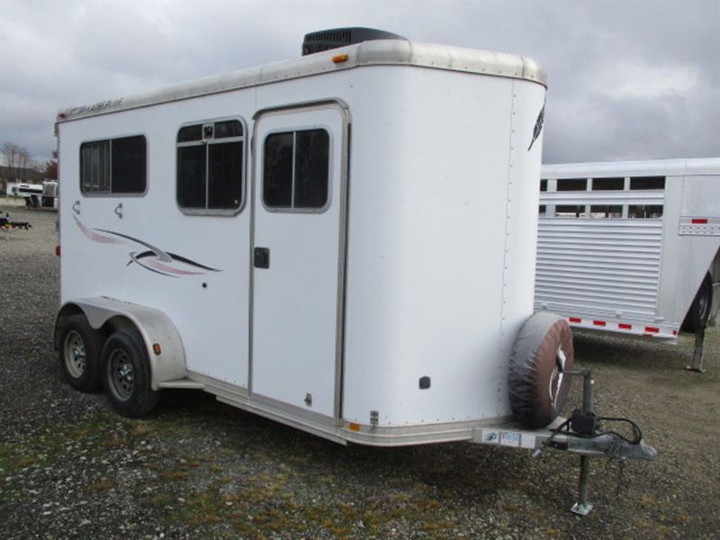 2003 Featherlite 2H Straight Load 7'4" Tall W/Mangers and Walk Thru