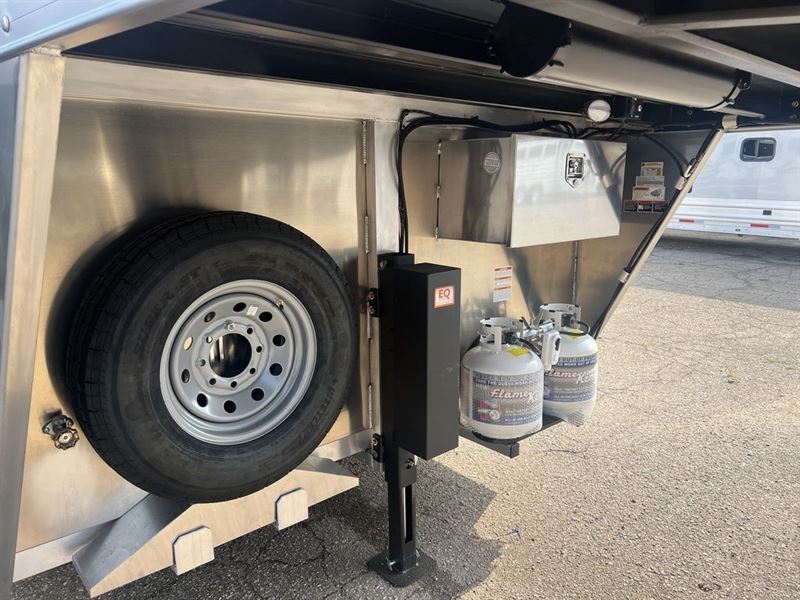 2024 Merhow Trailers 8312RWS Summit **IN STOCK**