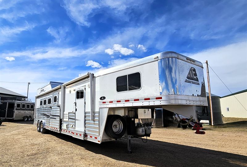 2022 Elite Trailers Inc. 4HLQRL
