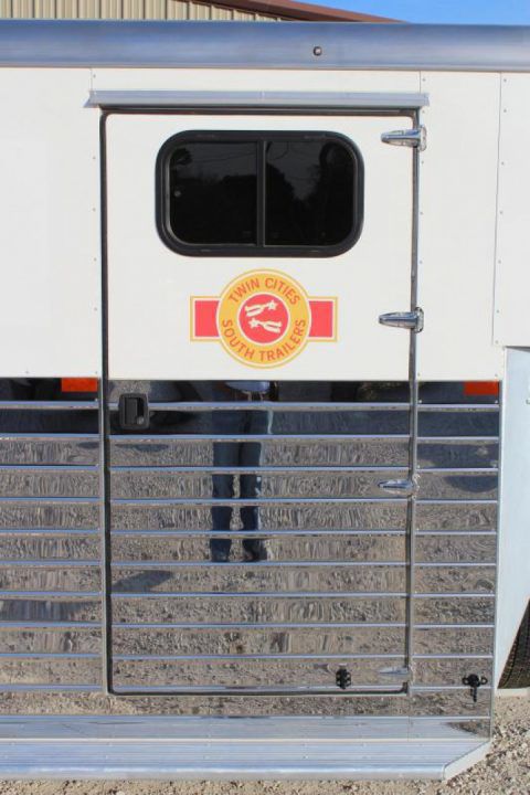 2024 Sundowner Trailers 3 Horse Slant Load Gooseneck