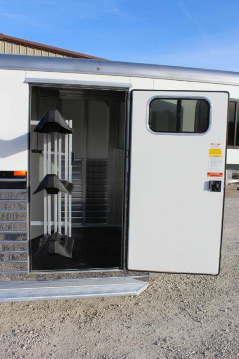 2024 Sundowner Trailers 3 Horse Slant Load Gooseneck