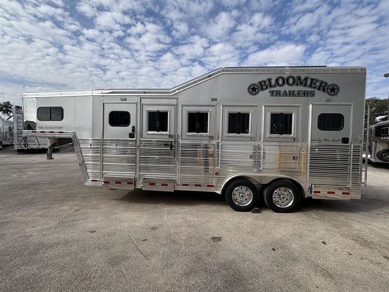 2025 Bloomer Trailers BM 4H TRAINER