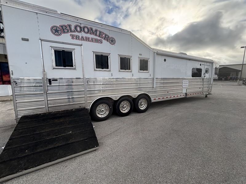 2022 Bloomer Trailers BM 4H OL 22