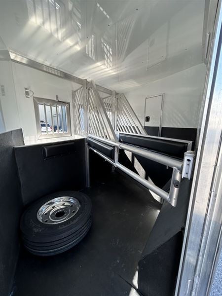 2025 Bloomer Trailers 25 BM 3H GN OL