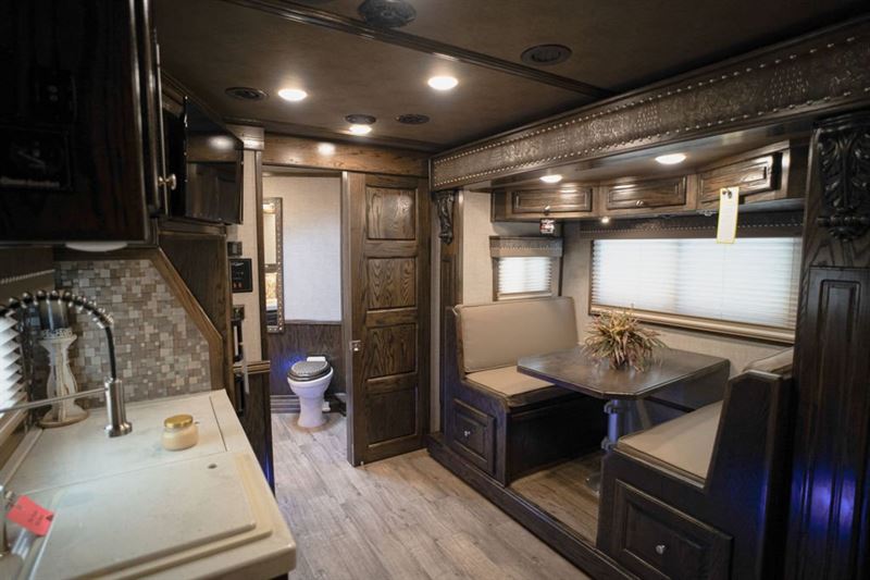 2025 Bloomer 4 Horse Gooseneck Outlaw Living Quarters '25